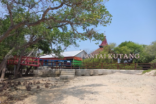 Jangan Tertipu Nama! Pantai Kutang Jauh Lebih Indah dari yang ...